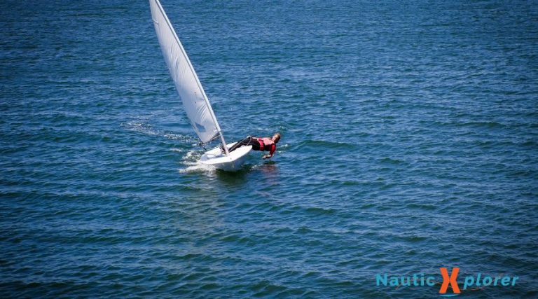 Los mejores barcos veleros para iniciarse en la navegación | NauticXplorer